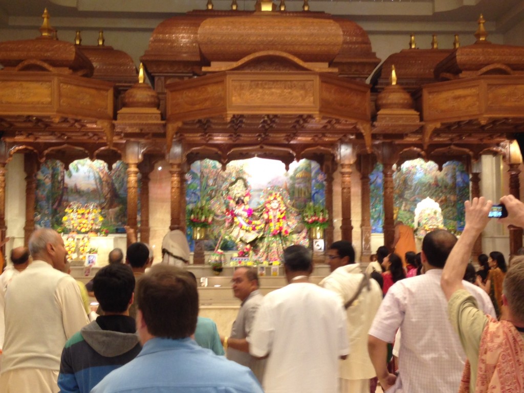 ISKCON Houston, Las Deidades se trasladan a su nuevo hogar…
