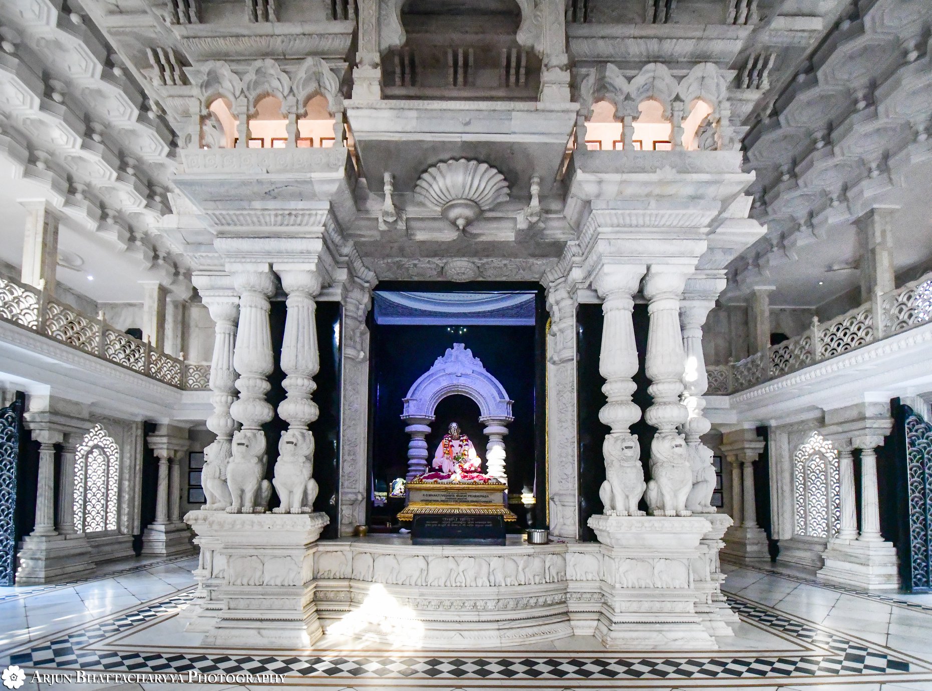 Fotógrafo comparte su experiencia de cuarentena en Krishna Balaram Mandir